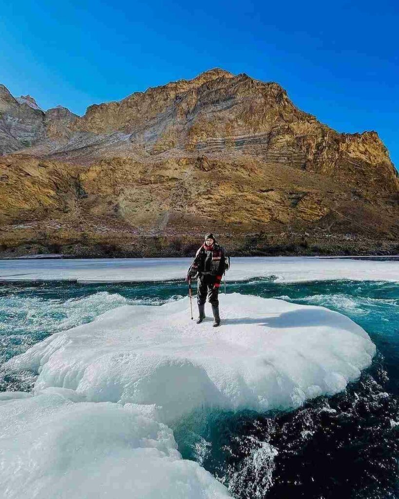 Chadar Trek Package : Explore the Frozen Zanskar River